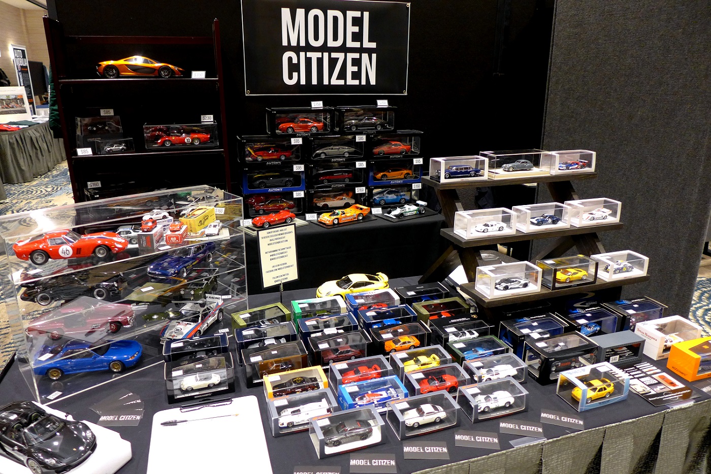 Expo Photos – Automobilia Monterey
